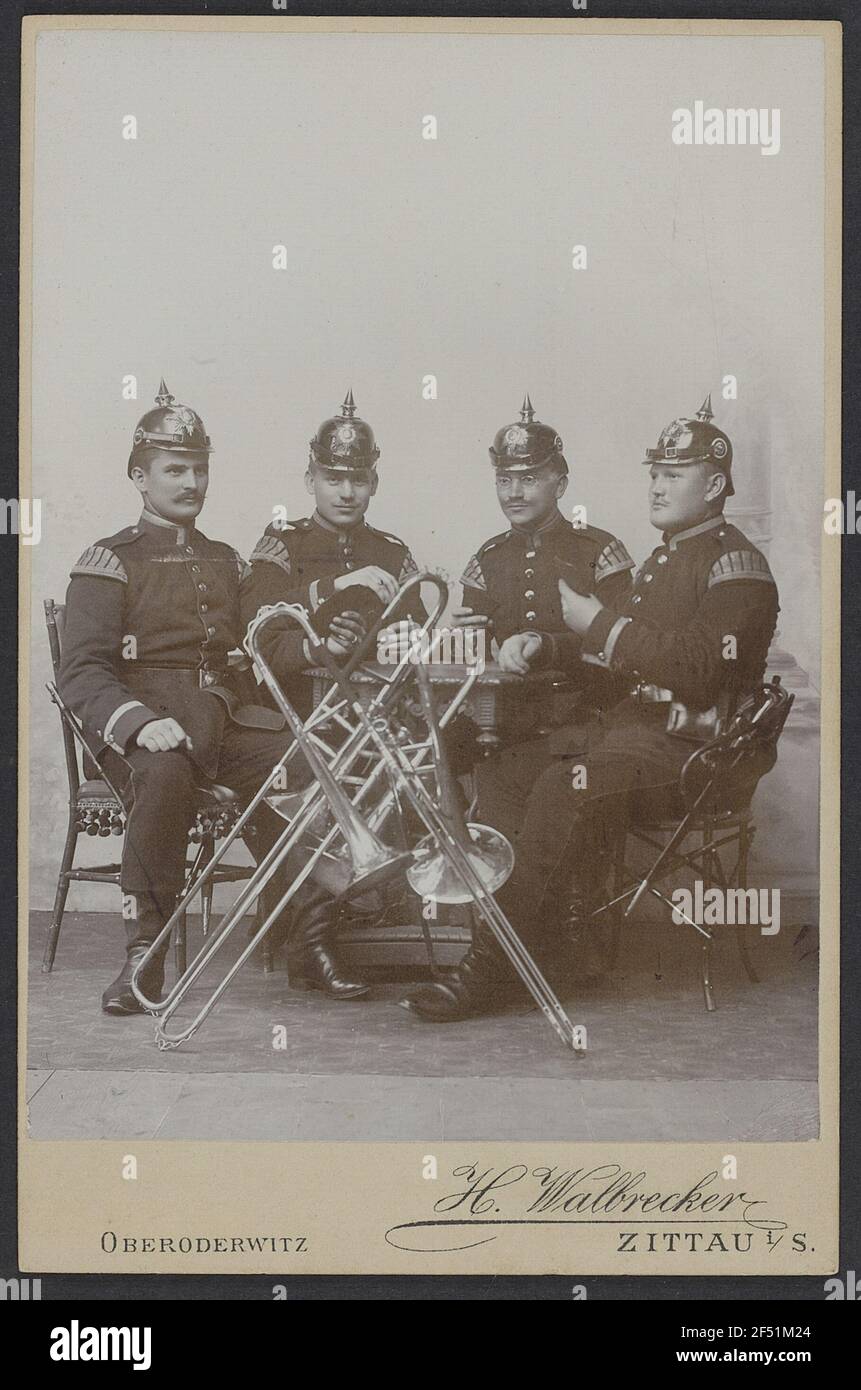 Historical firefighters hi-res stock photography and images - Alamy