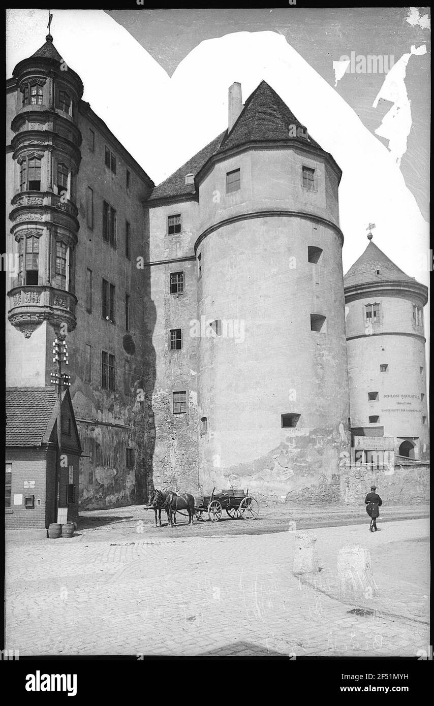 Courtyard historic castle in Black and White Stock Photos & Images - Alamy