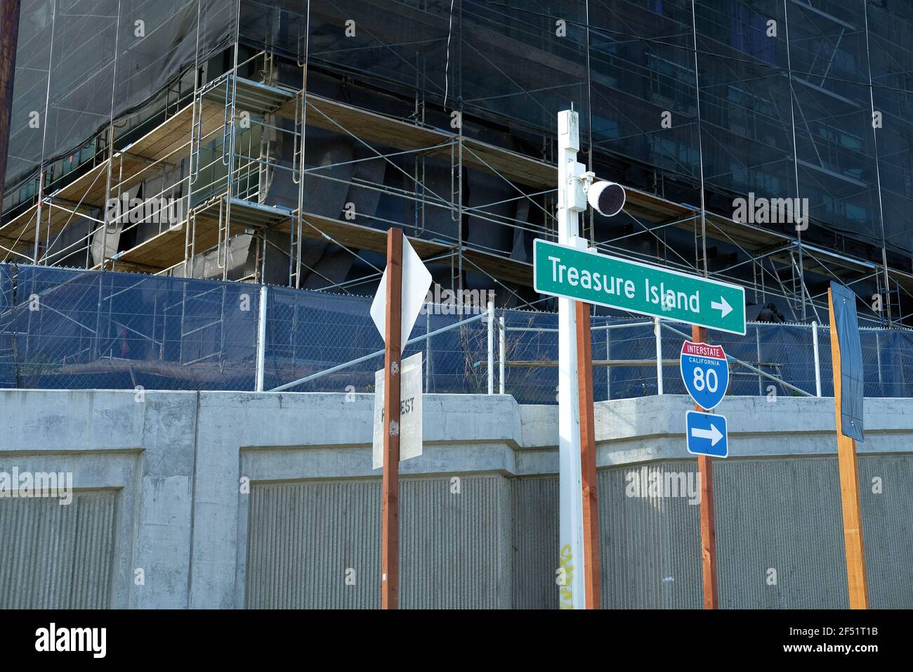 Traffic sign pointing drivers towards Highway 80 / the Bay Bridge and ...