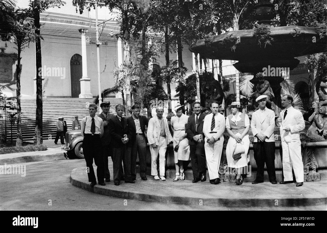 Building legislative assembly in Black and White Stock Photos & Images ...