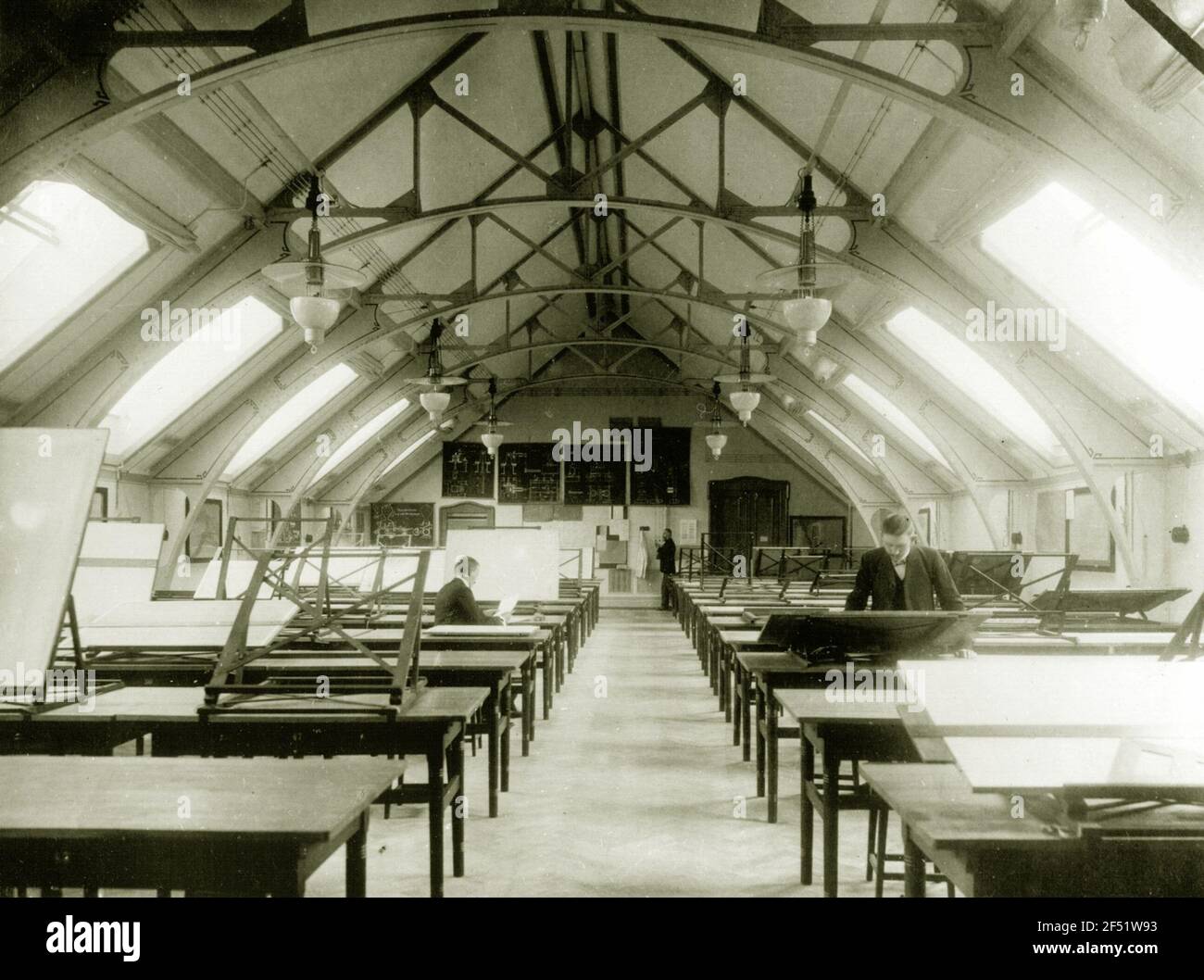 Character hall on the second floor of the main collegiate? Udes ...