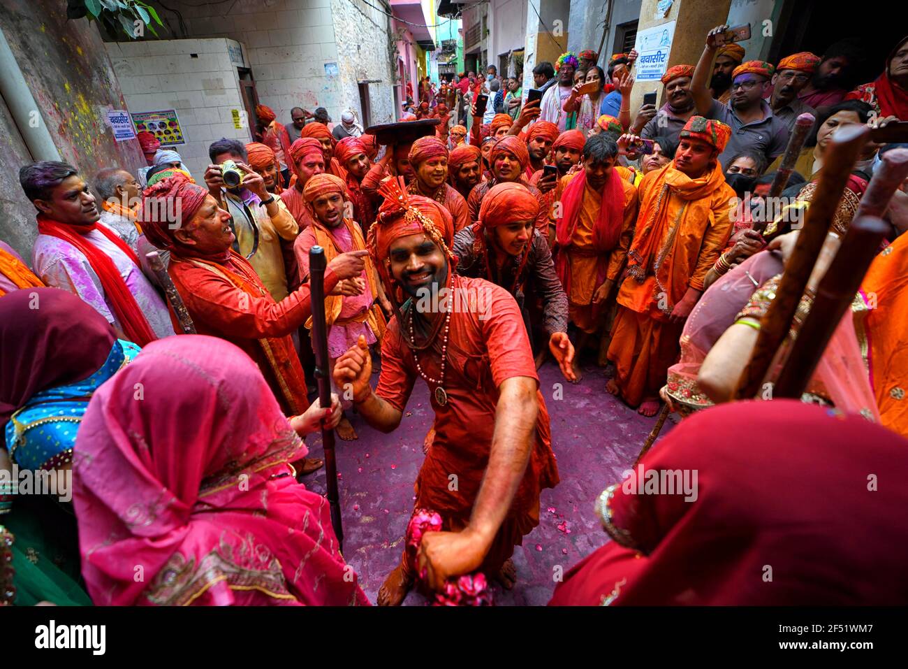 Mathura, India. 23rd Mar, 2021. Devotees dancing during the Lathmar ...