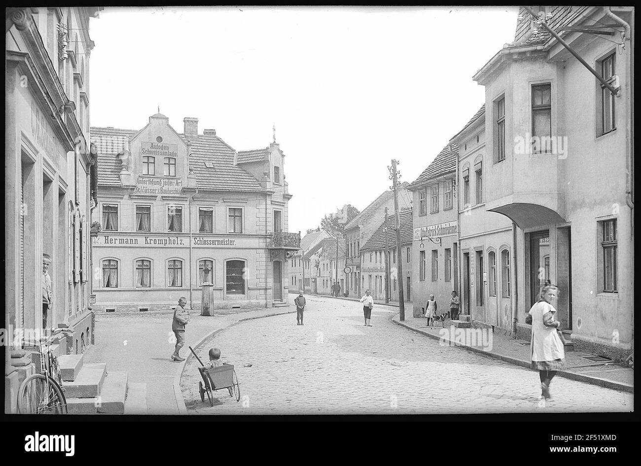 Streets berlin Black and White Stock Photos & Images - Alamy