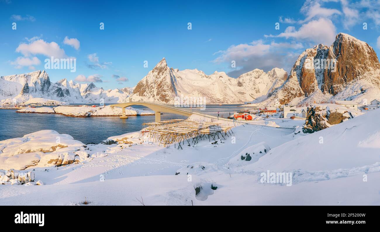 Stunning winter view on Reine, Sakrisoya and Hamnoy villages and bridge ...