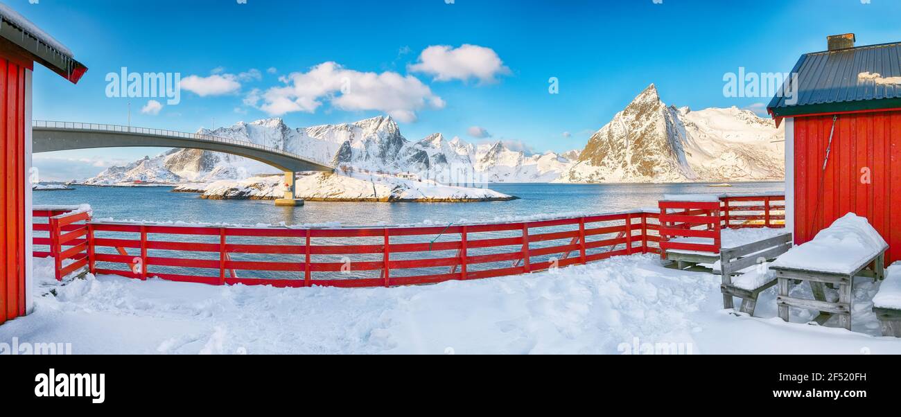 Fantastic winter view on Hamnoy village and bridge to Olenilsoya island ...