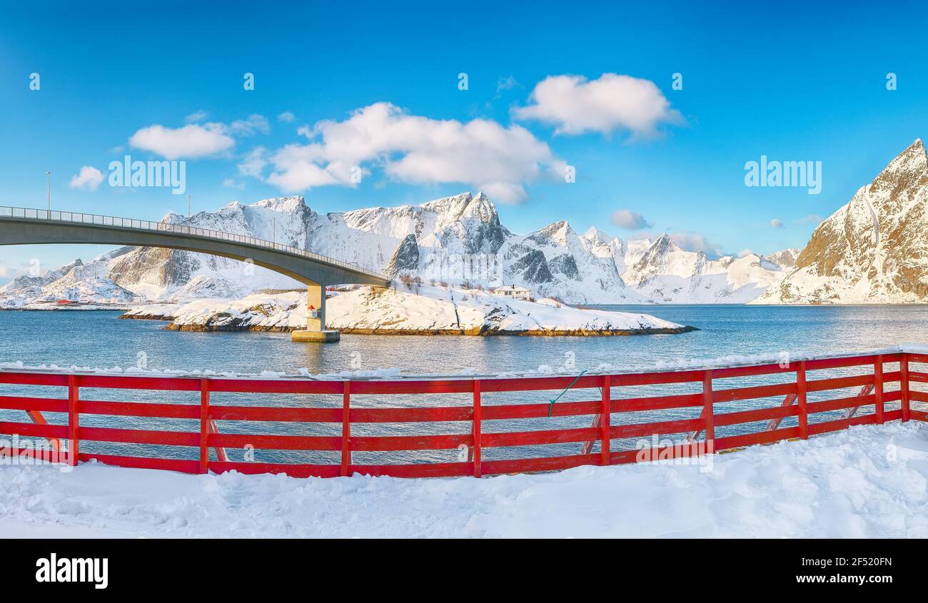 Fantastic winter view on Hamnoy village and bridge to Olenilsoya island ...
