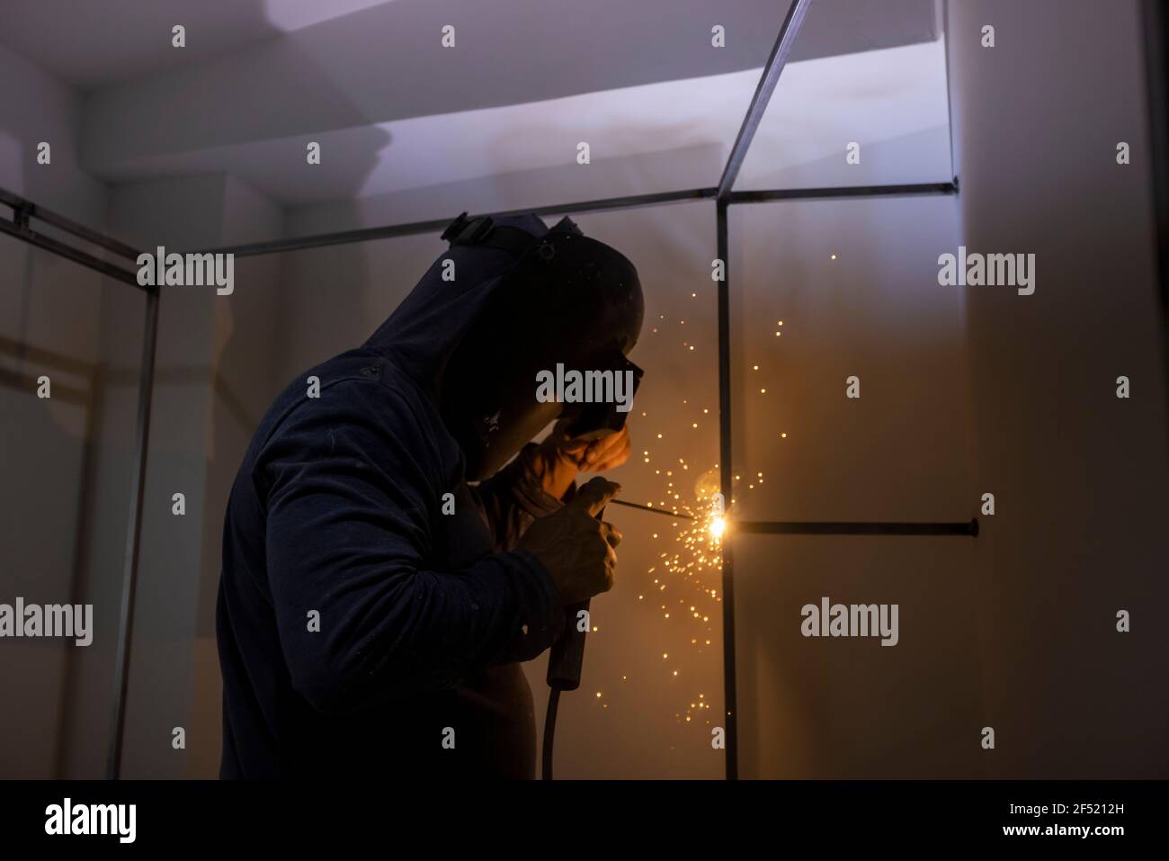 Worker welding a dressing room in a home renovation Stock Photo - Alamy