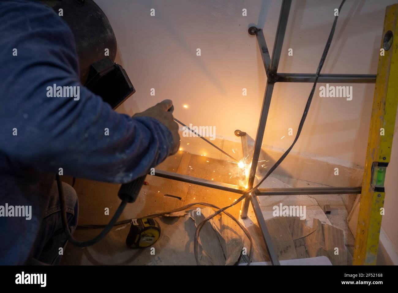Worker welding a dressing room in a home renovation Stock Photo - Alamy