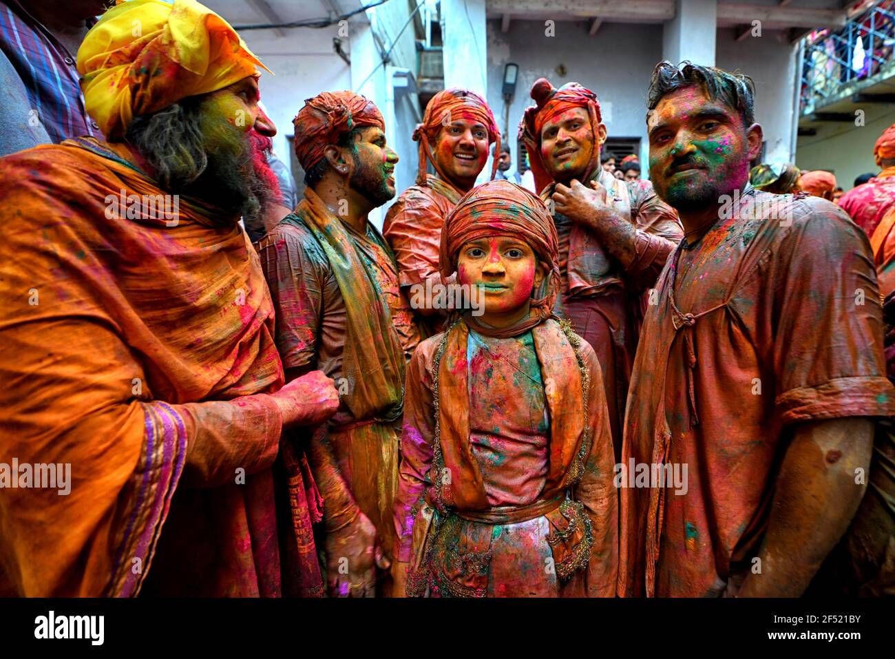 Krishna pose hi-res stock photography and images - Alamy