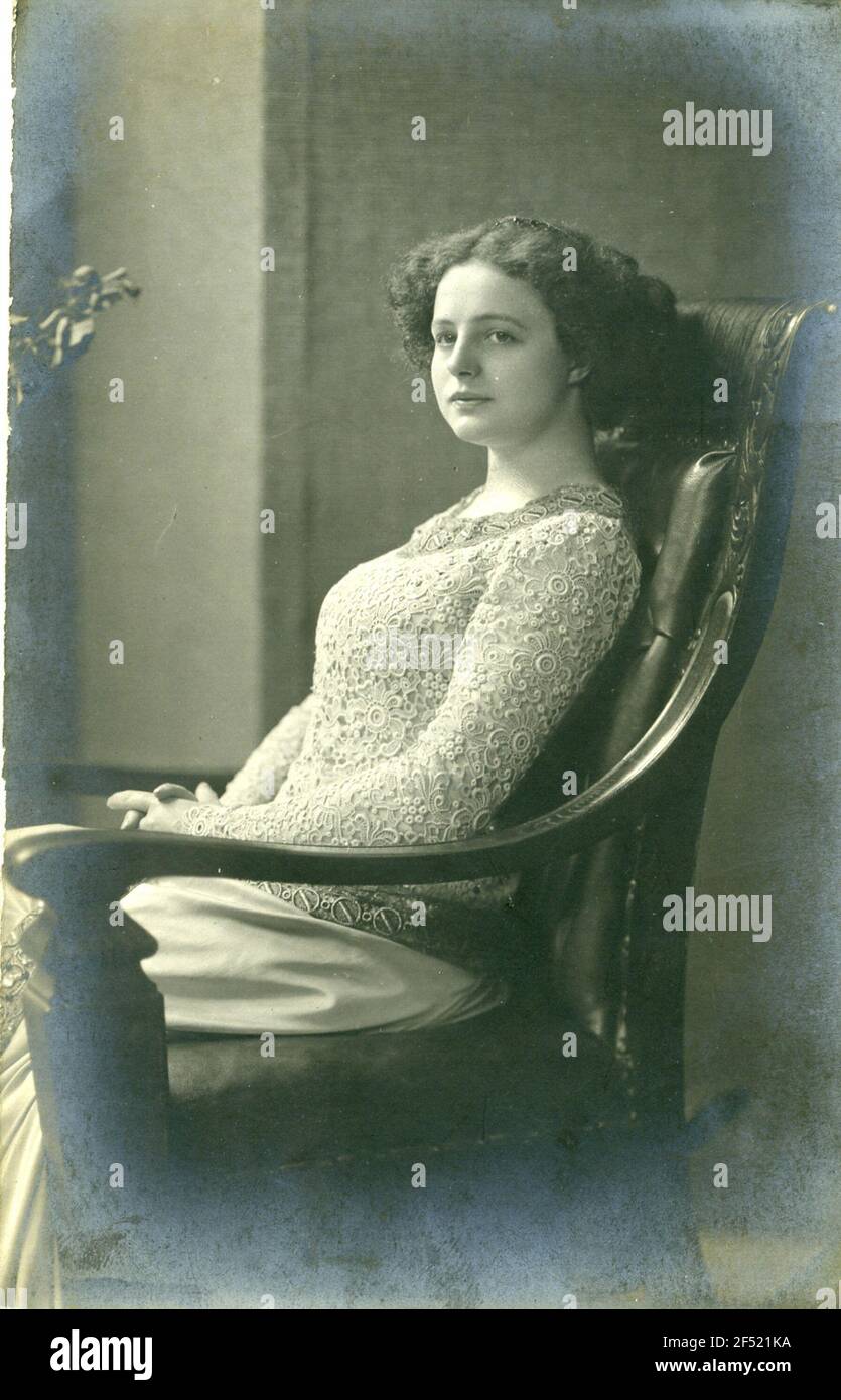 Portrait of an actress / singer Stock Photo - Alamy