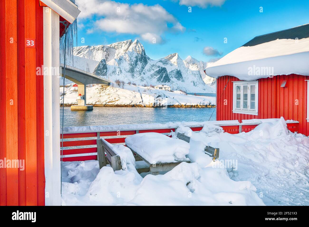 Fabulous winter view on Hamnoy village and bridge to Olenilsoya island ...