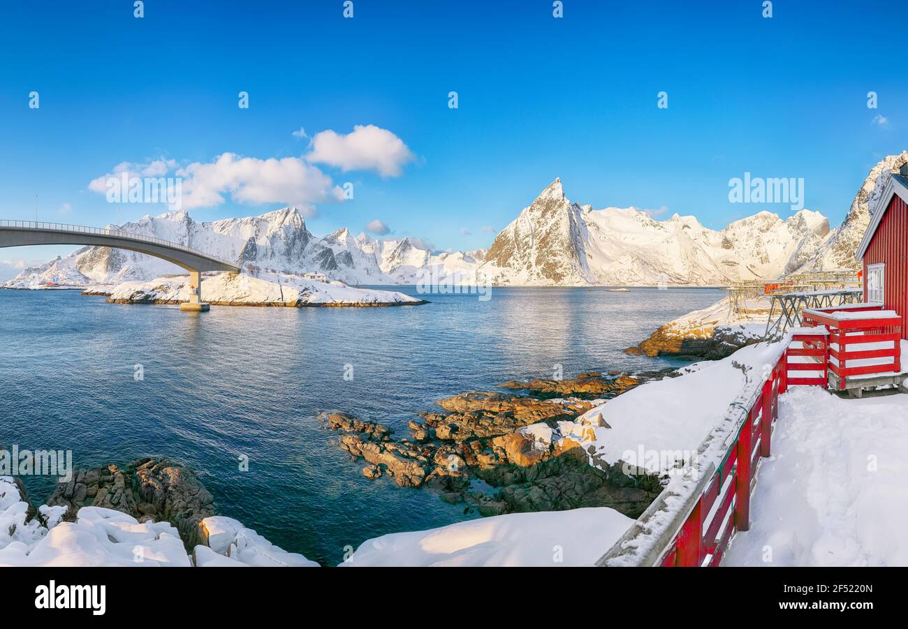 Fabulous winter view on Hamnoy village and bridge to Olenilsoya island ...