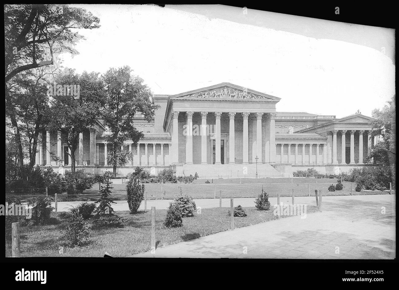 Budapest. Kngl. Uln. Museum of Lovely Arts (1906 Stock Photo - Alamy