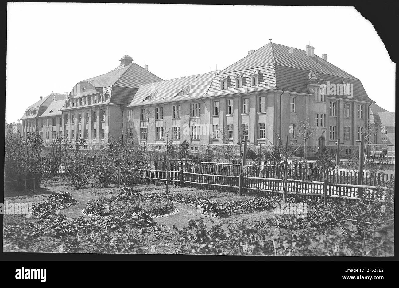 Vintage team building Black and White Stock Photos & Images - Alamy