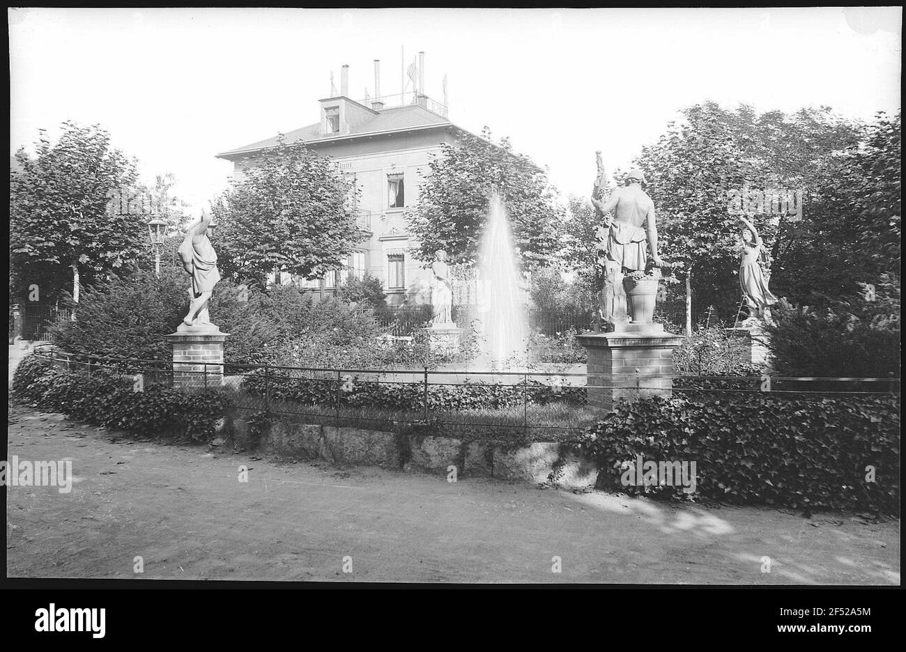 Serkevitz hi-res stock photography and images - Alamy