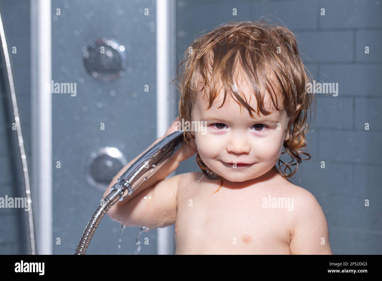 Child under shower bathroom hi-res stock photography and images - Alamy
