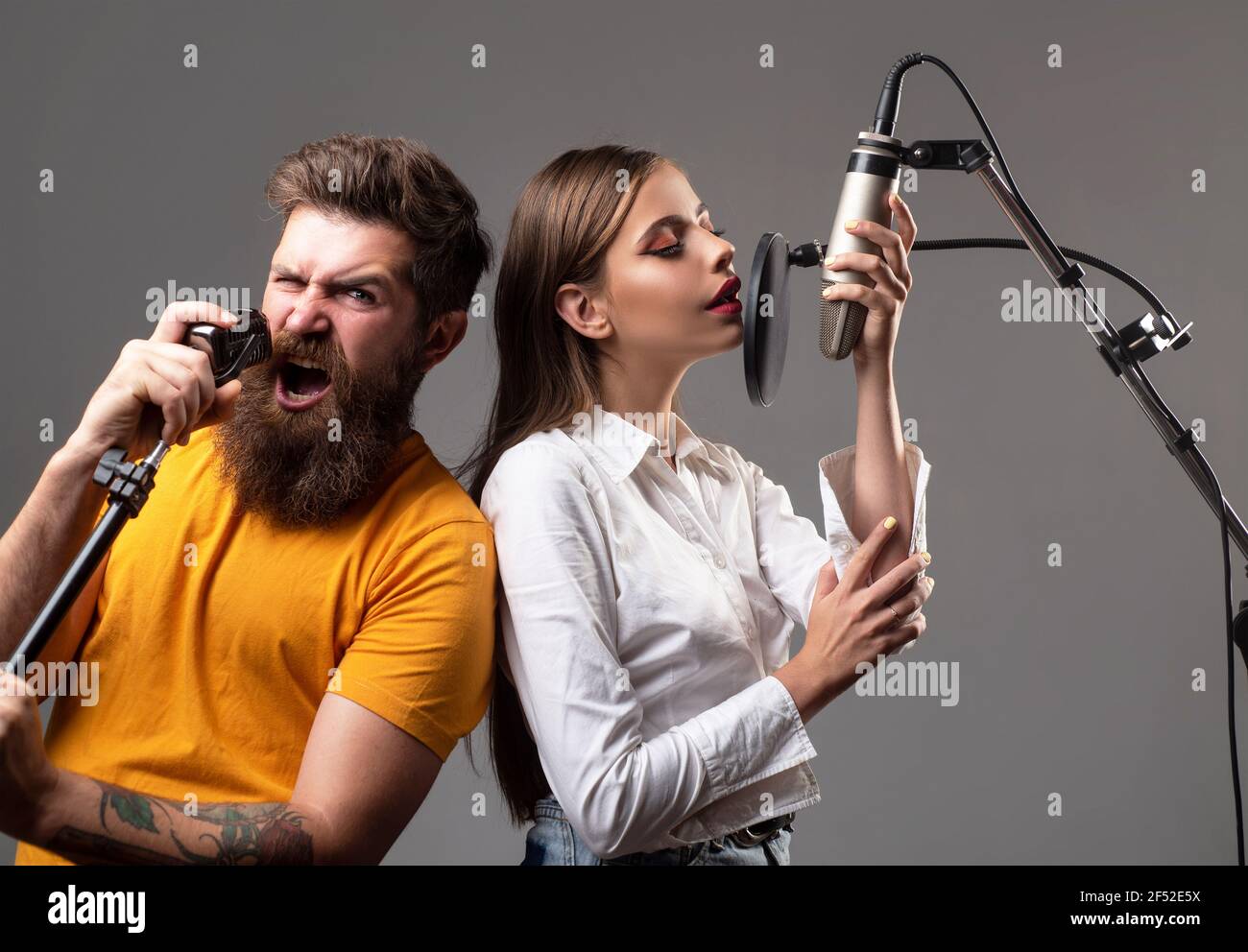 Funny faces microphone hi-res stock photography and images - Alamy