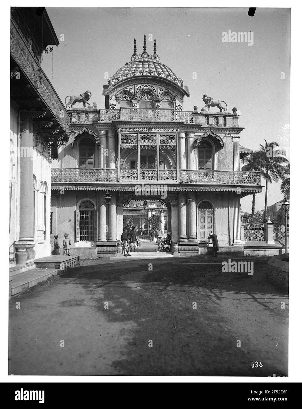 Stately building Cut Out Stock Images & Pictures - Alamy