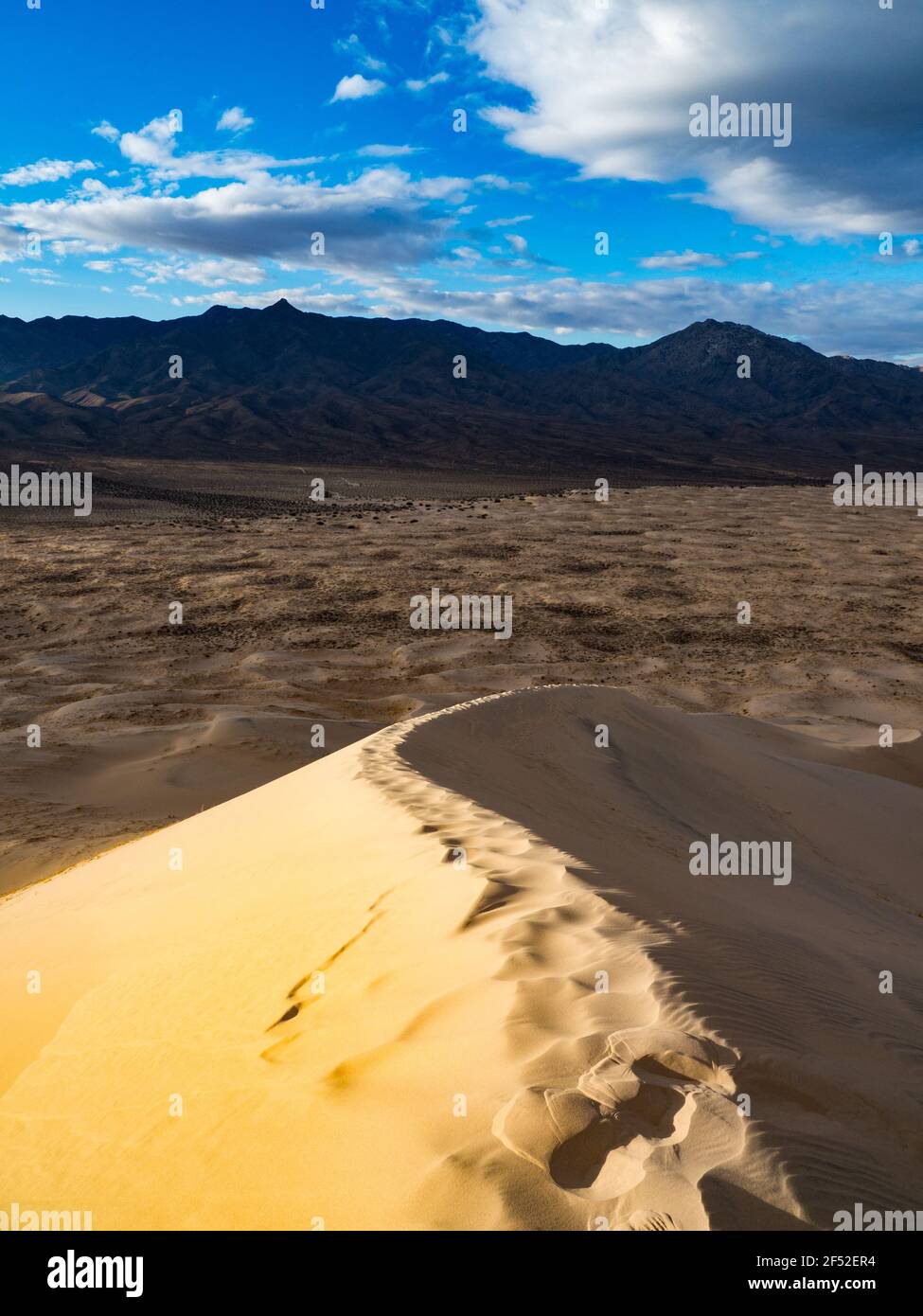 Sunrise at the beautiful Kelso dunes in Mojave National Preserve ...