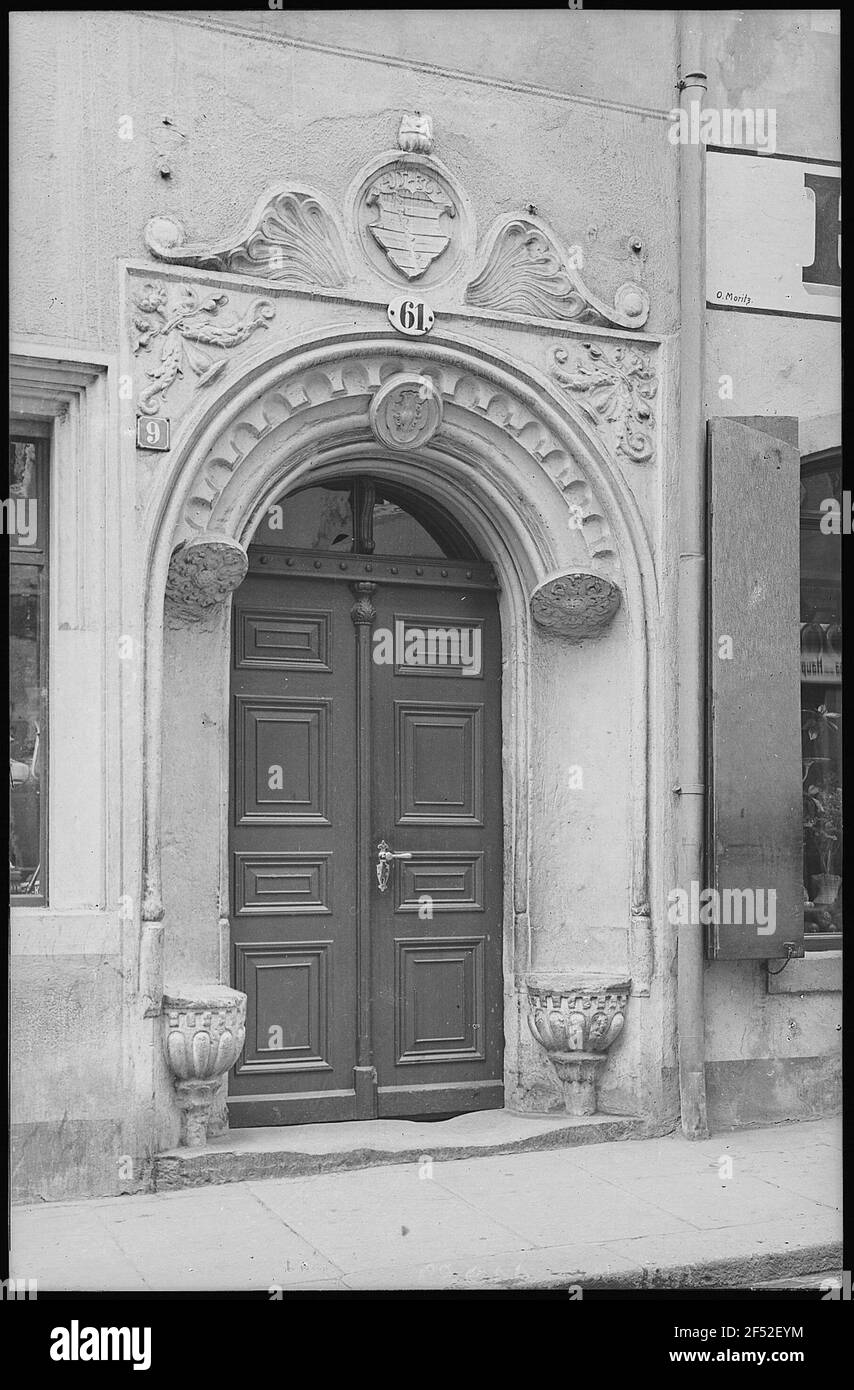 Meissen. Haustor in the Burgstraße No.9 (coat of arms cancer Stock ...