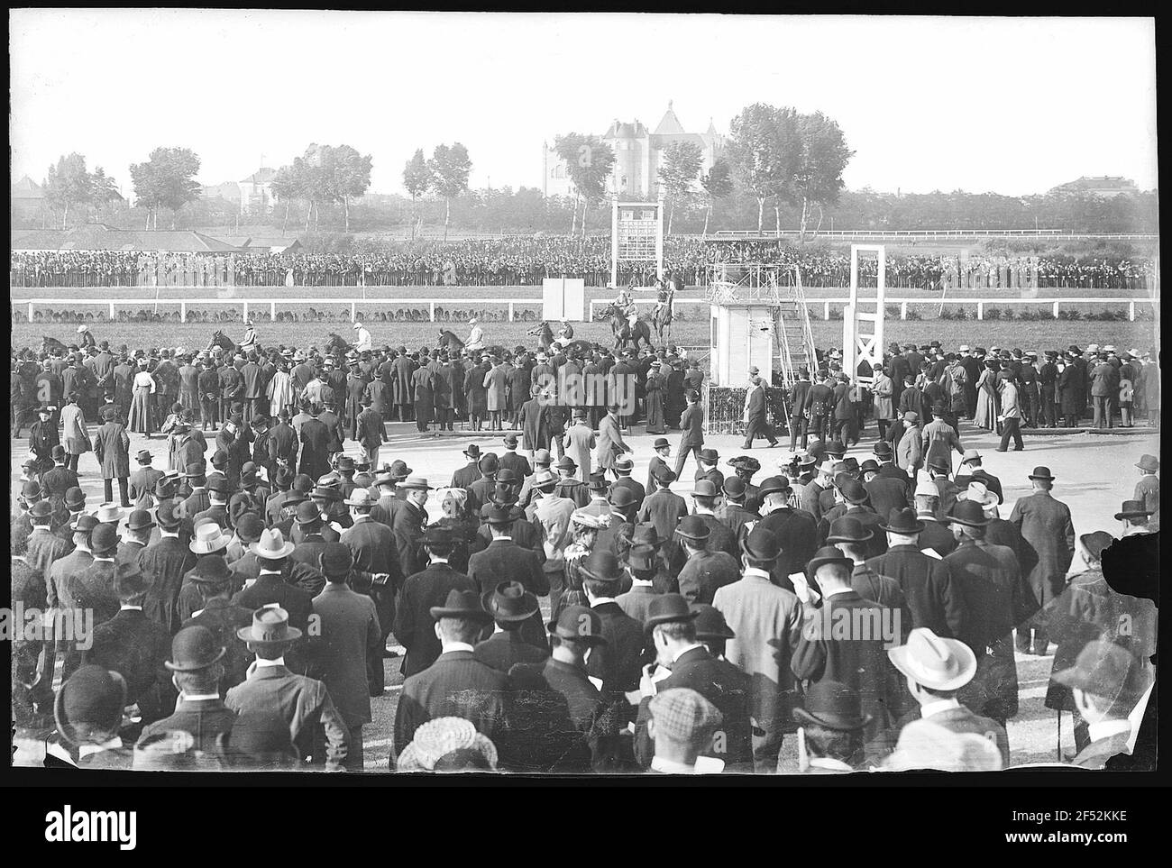 Vintage racing architecture hi-res stock photography and images - Alamy