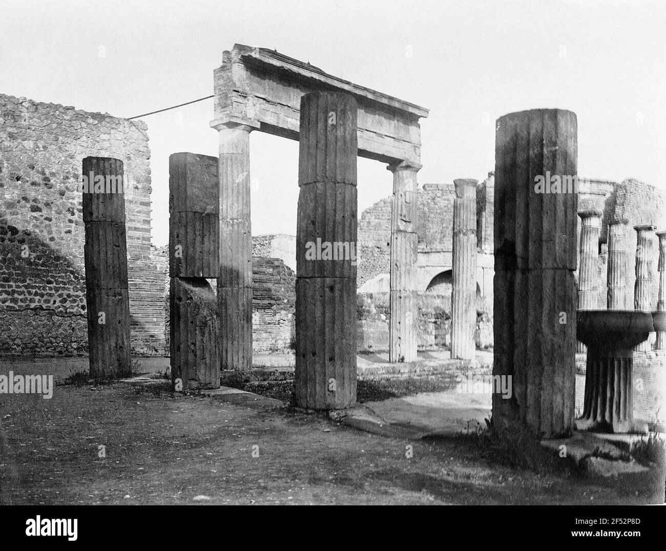 Mount vesuvius ancient ruins Black and White Stock Photos & Images - Alamy