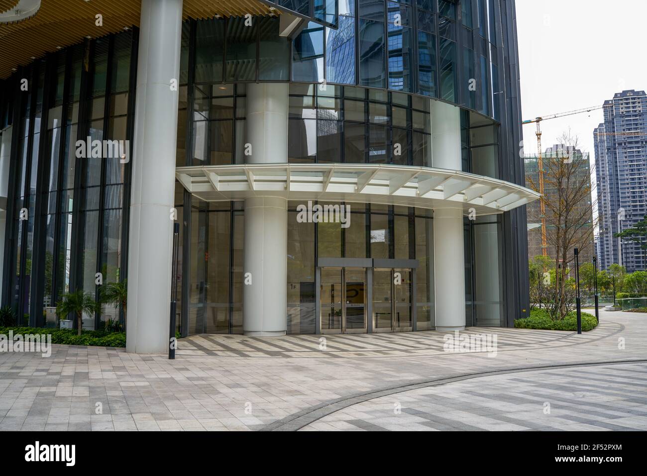 The city's modern office buildings Front door entrance lobby Stock ...
