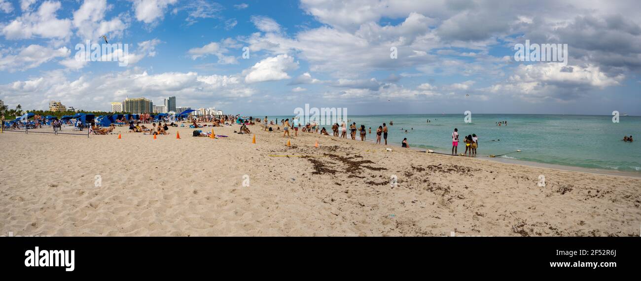 2021 Spring Break crowds in Miami Beach Florida USA Stock Photo - Alamy