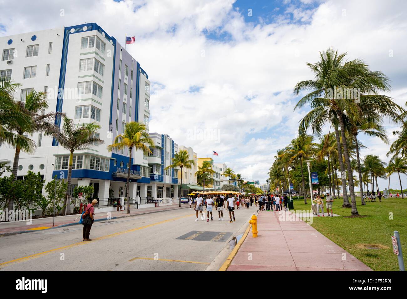 Miami Beach college crowds Spring Break 2021 Stock Photo - Alamy
