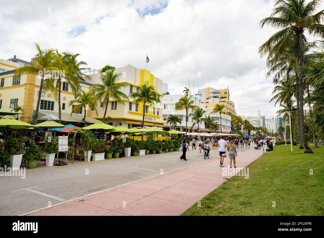 Tourists hotels and restaurants on Miami Beach Ocean Drive Stock Photo ...