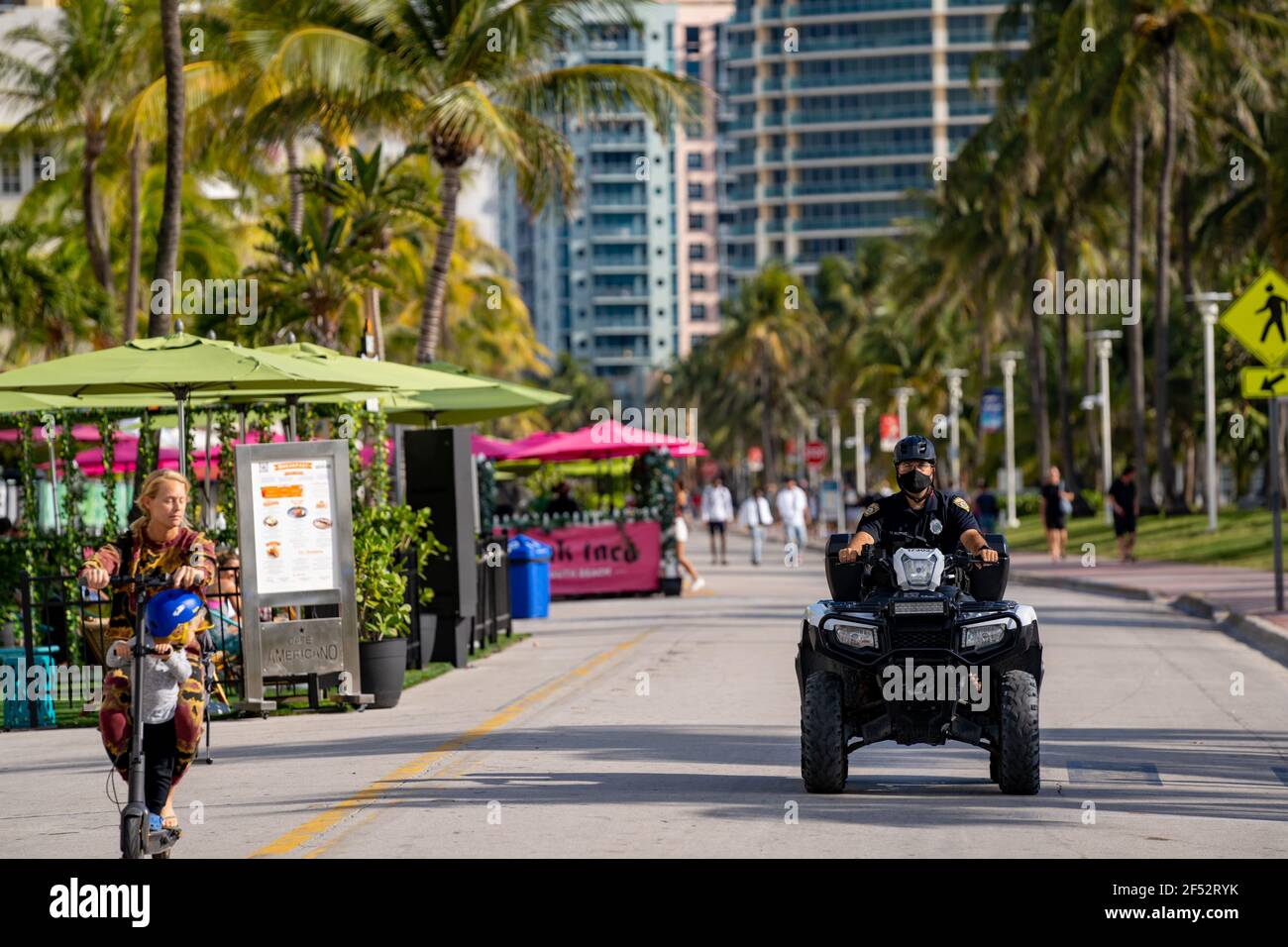Miami beach spring break hi-res stock photography and images - Alamy
