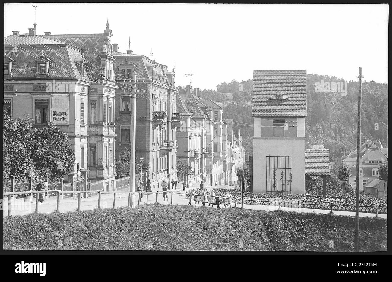 Vehicles pedestrians city crossroads hi-res stock photography and ...