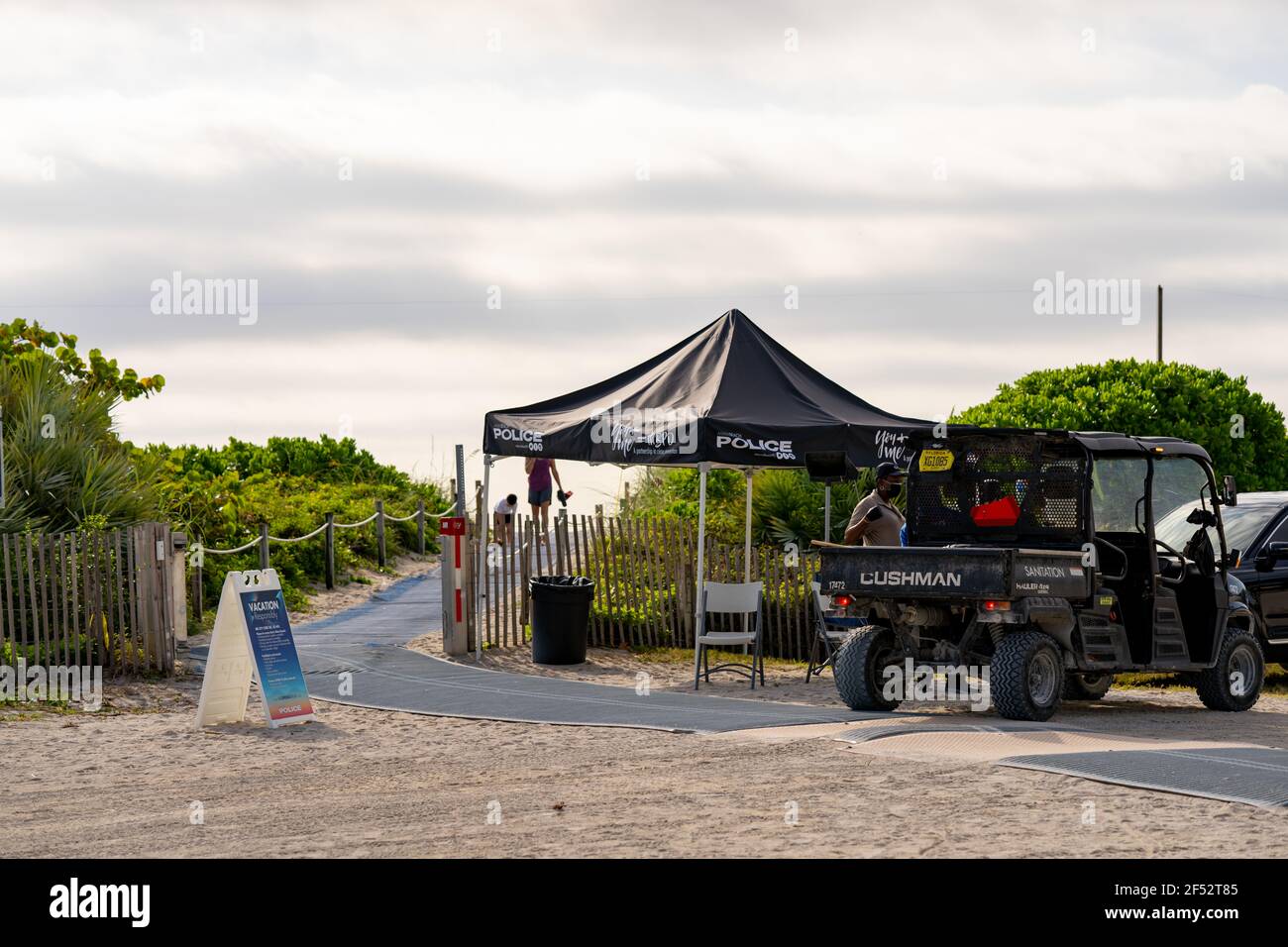Miami spring break police hi-res stock photography and images - Alamy