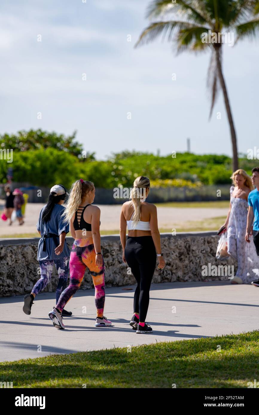 Fitness models hi-res stock photography and images - Alamy
