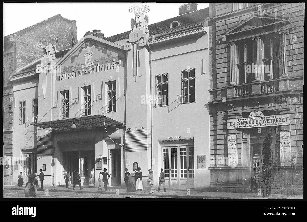 Early 1900s theater hi-res stock photography and images - Alamy