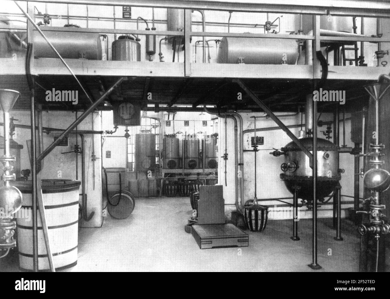 Photography business history Black and White Stock Photos & Images - Alamy