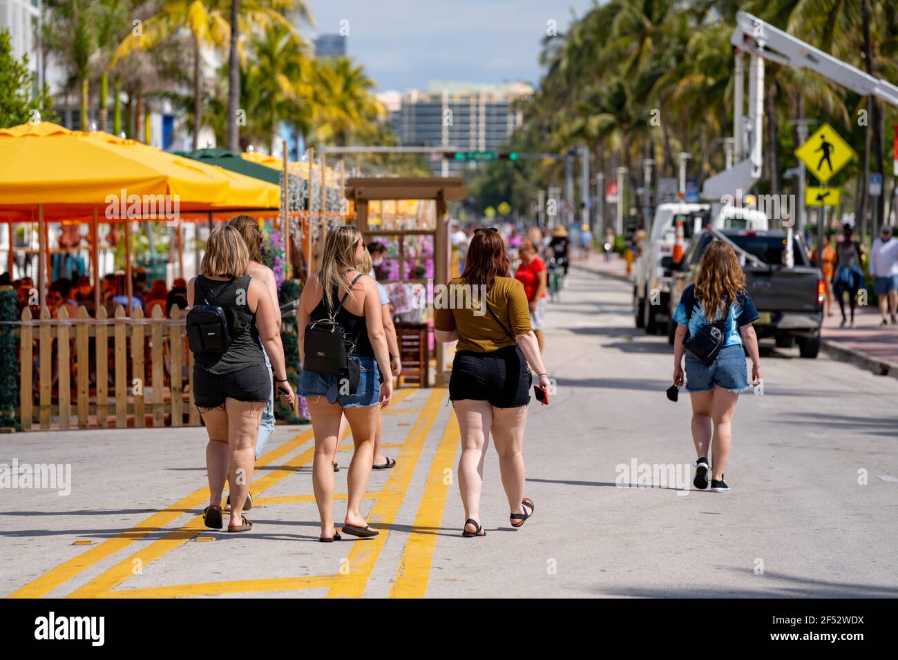 Photo of Spring Break in Miami Beach with police enforced 8pm curfew ...