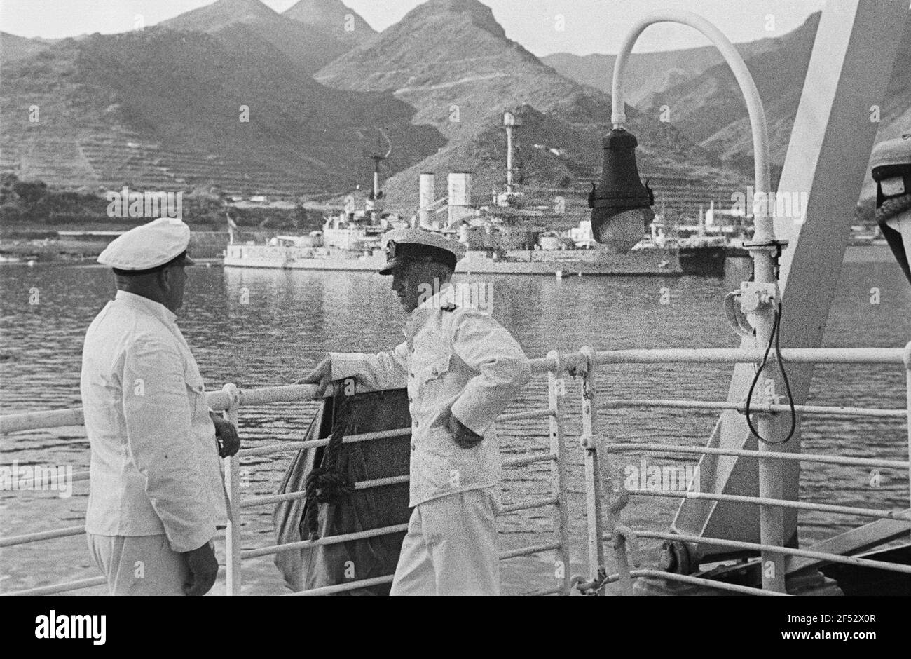 Travel photos Mediterranean. Passenger ship "Milwaukee" before anchor ...
