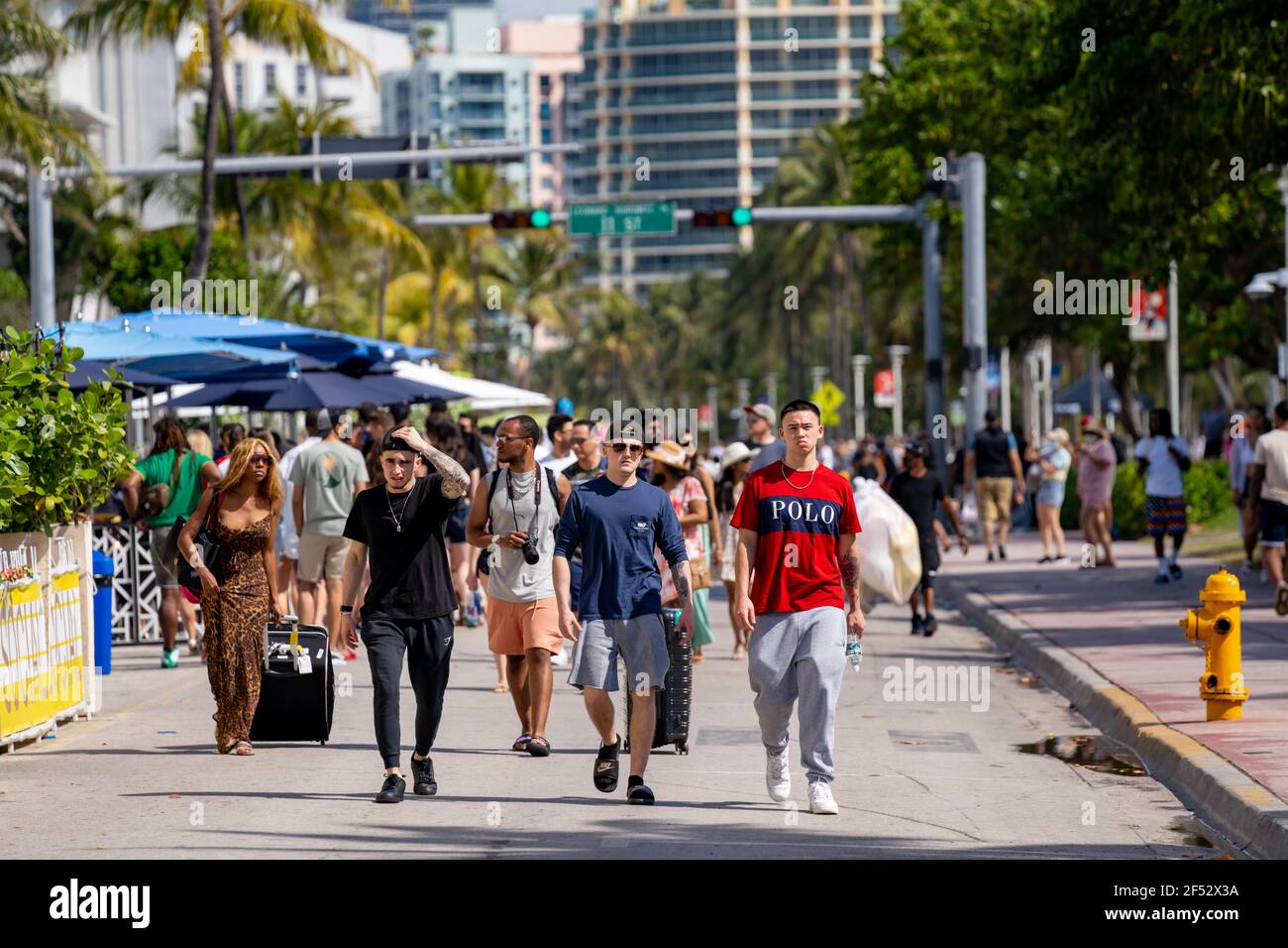 College age people in Miami Beach for spring break 2021 Stock Photo - Alamy