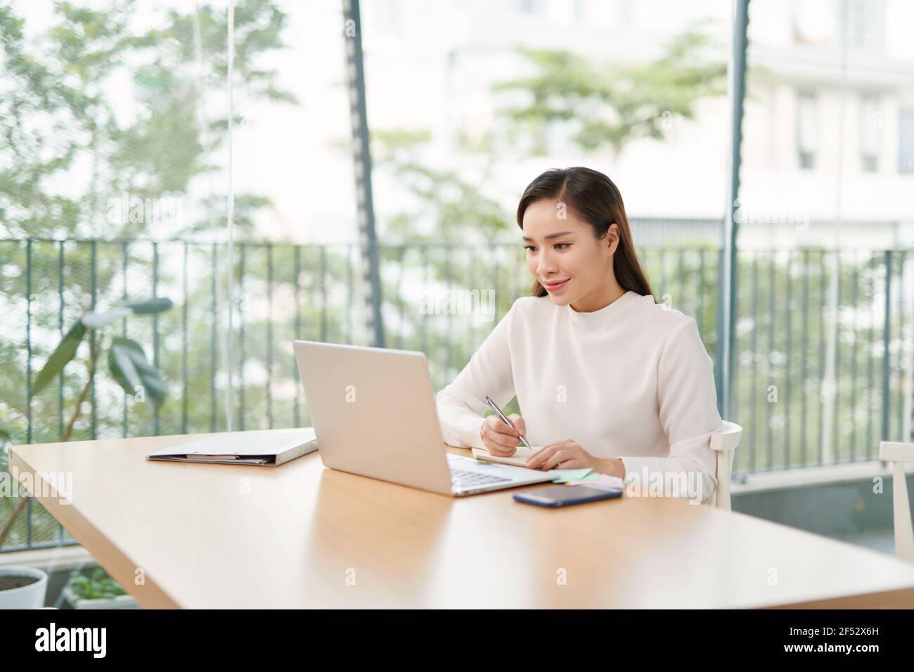 Beautiful business woman using a laptop computer Stock Photo - Alamy