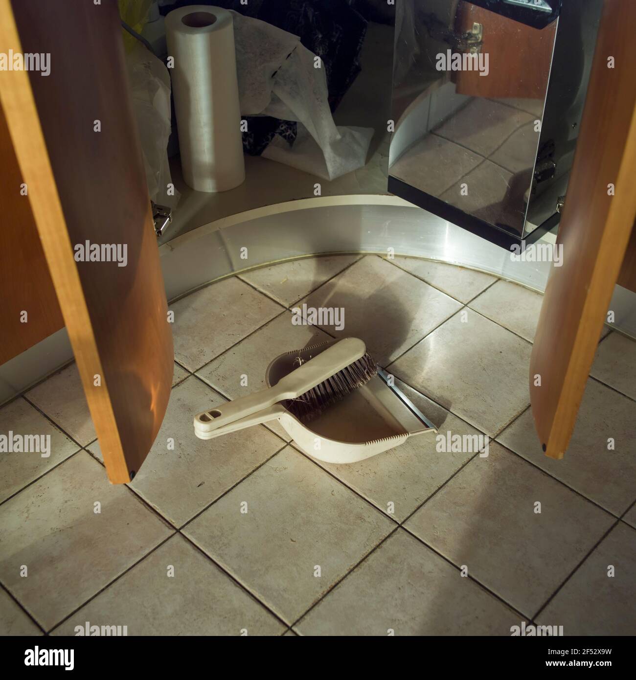 Messy kitchen floor hi-res stock photography and images - Alamy