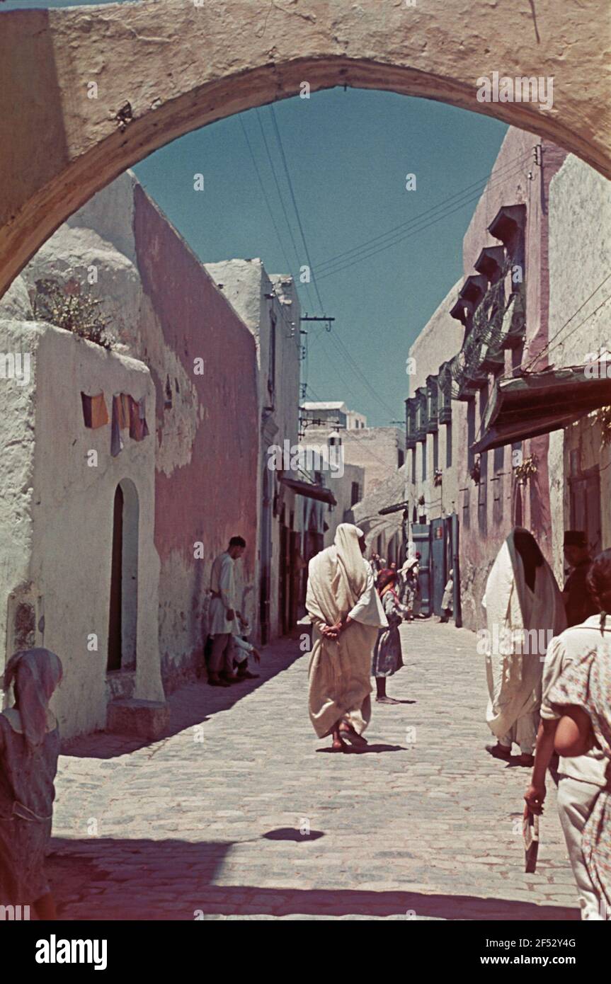 Travel photos. Street picture with archway (presumably in the Arab room ...