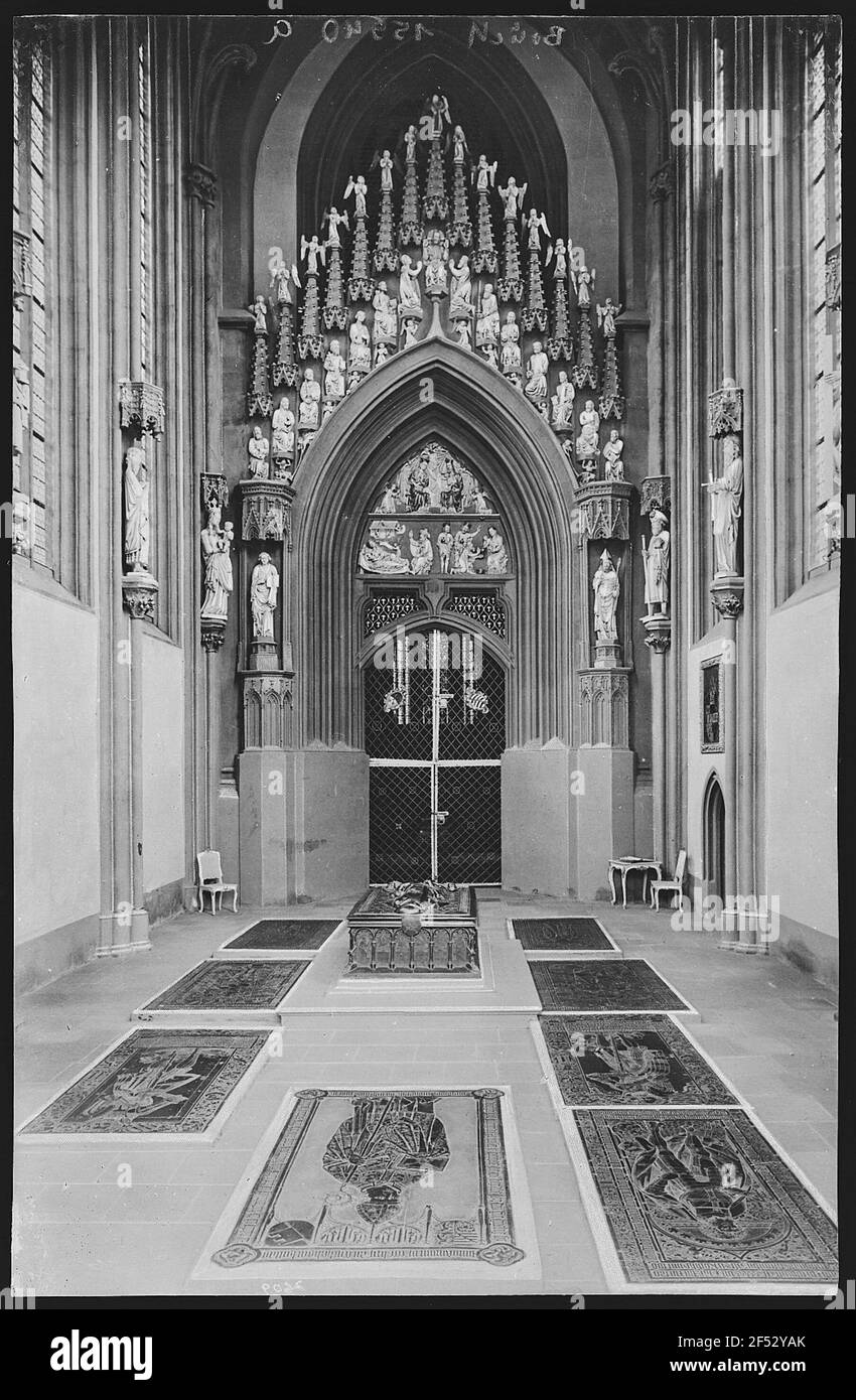 Main portal Black and White Stock Photos & Images - Alamy