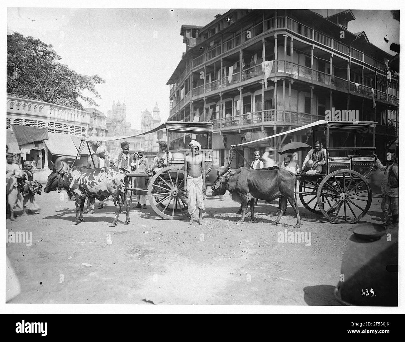 Bombay. Street scene with ox wire Stock Photo - Alamy