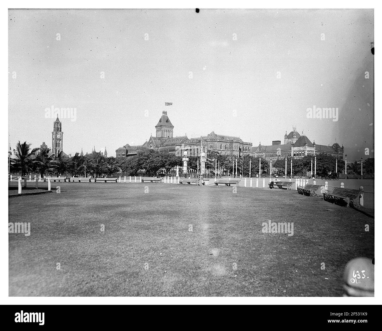 View modern architecture palace Black and White Stock Photos & Images ...