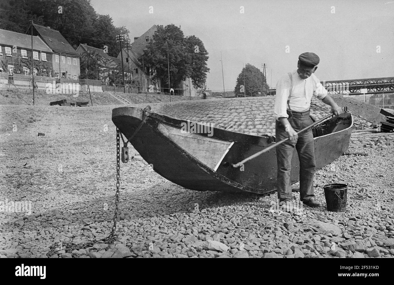 May? And. Fischer Teert Seinen Kahn Meissen. Fischer Teert his boat ...