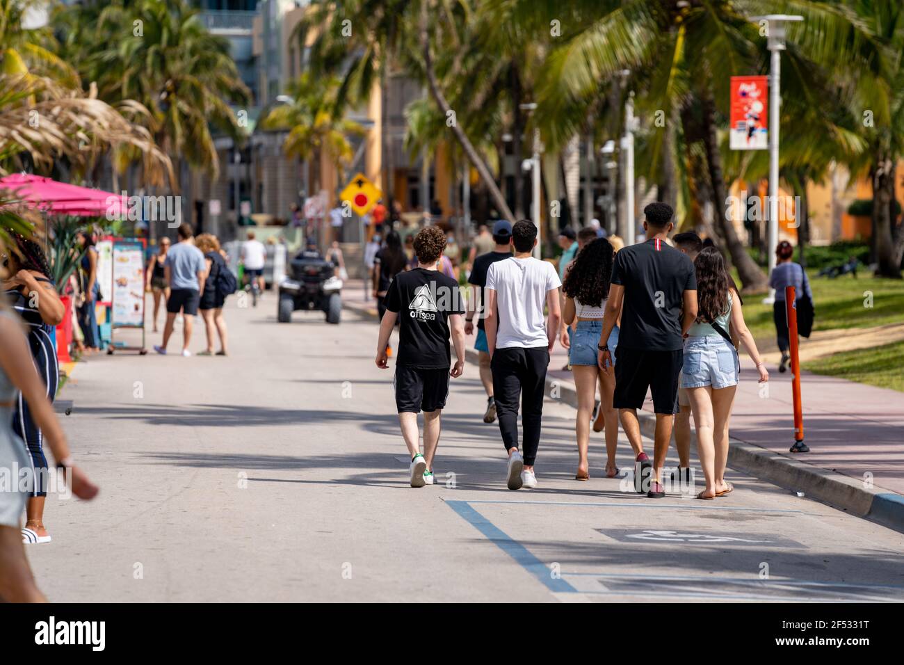 College kids in Miami Beach for Spring Break 2021 Stock Photo - Alamy