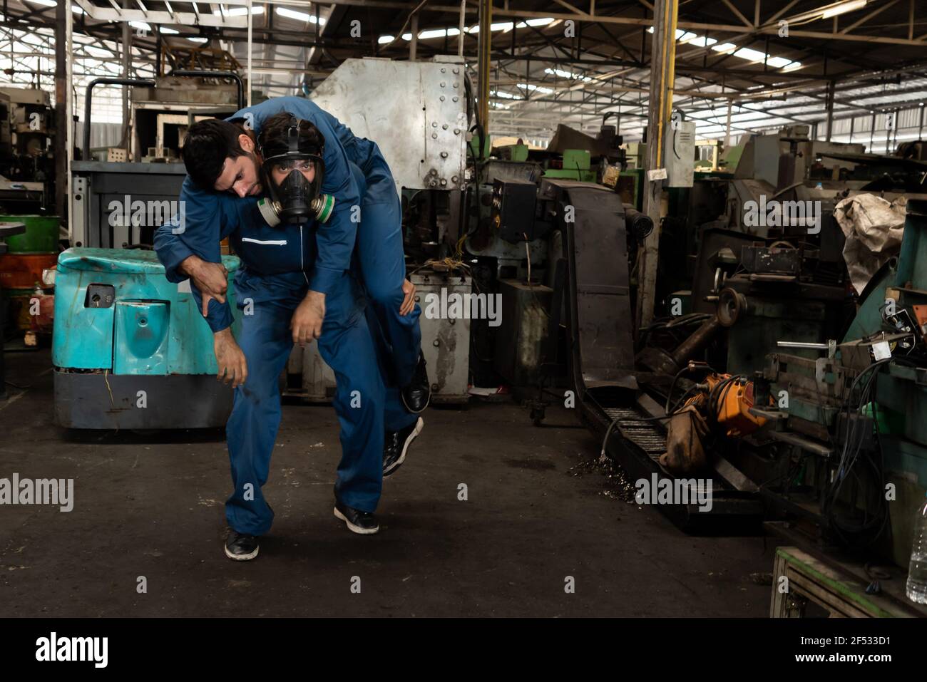 Skillful factory worker rescue his teammate out of poisonous gas ...