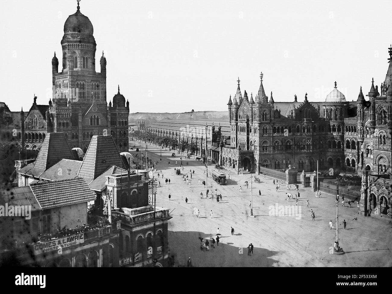 Bombay (India). City center with townhouse and Victoria train station ...