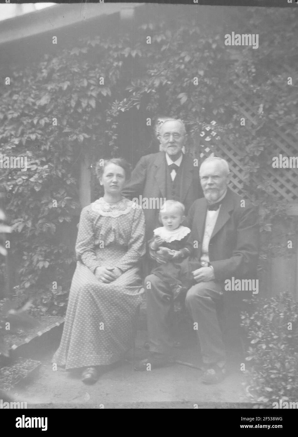 Family photo albums Black and White Stock Photos & Images - Alamy